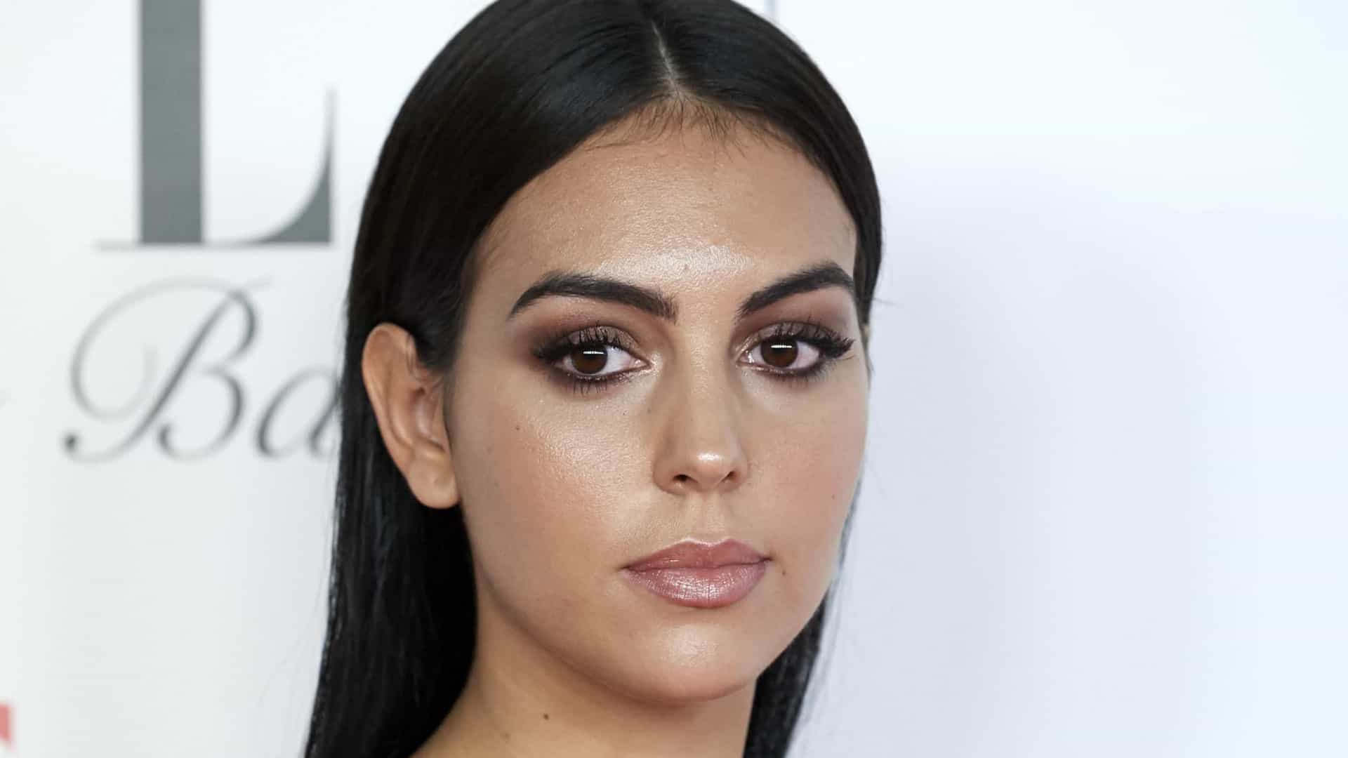 Georgina espalha sensualidade pela Grécia e é notícia internacional ...