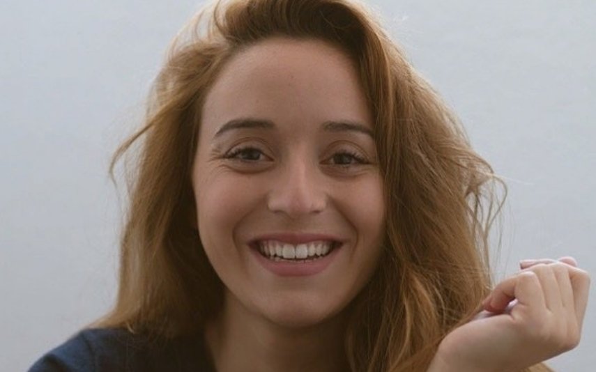 Atriz Rosa Bela posa em topless - Jornal Diário Online