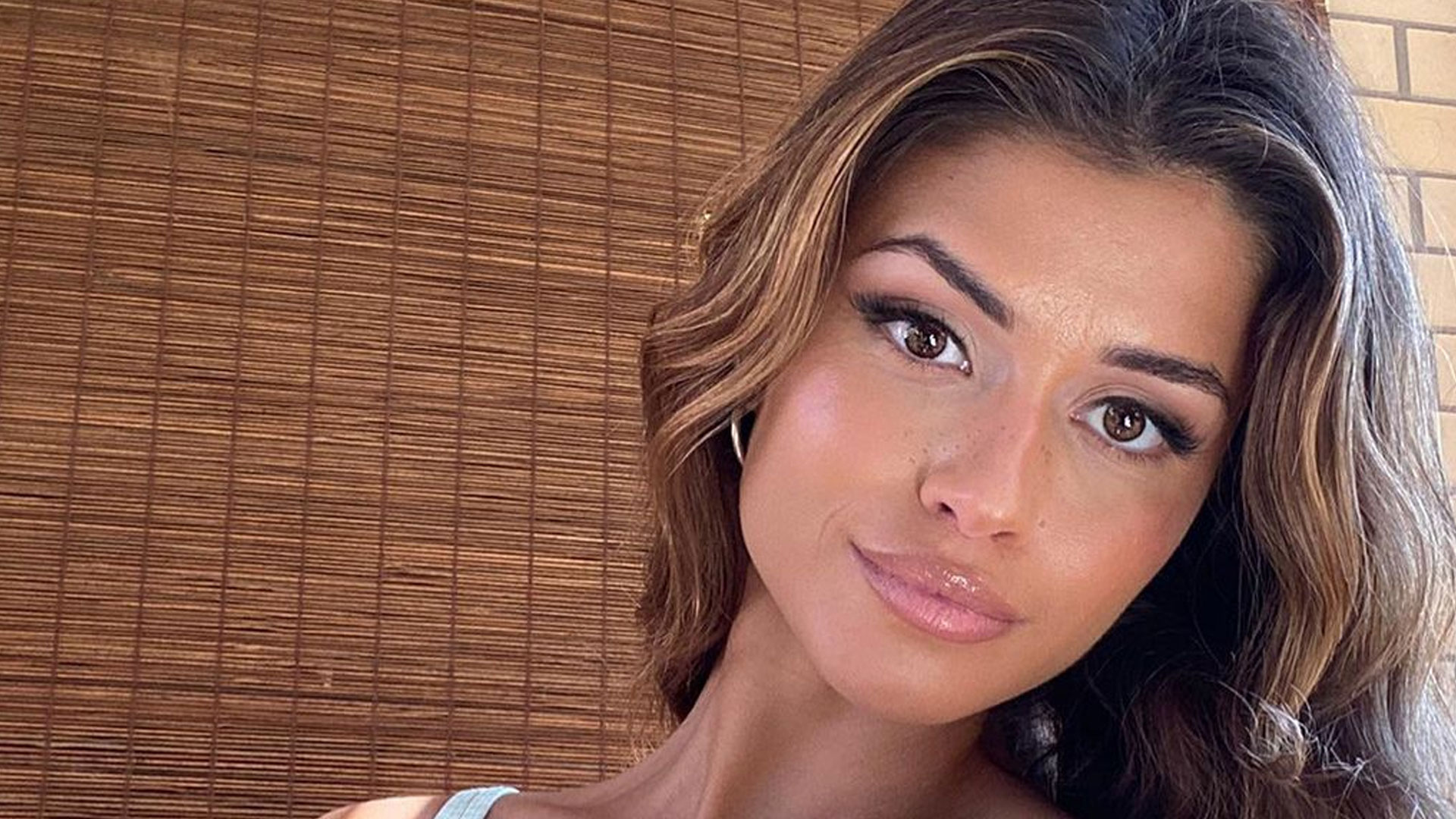 Luisinha Barosa Oliveira deslumbra em biquíni nas redes sociais ...