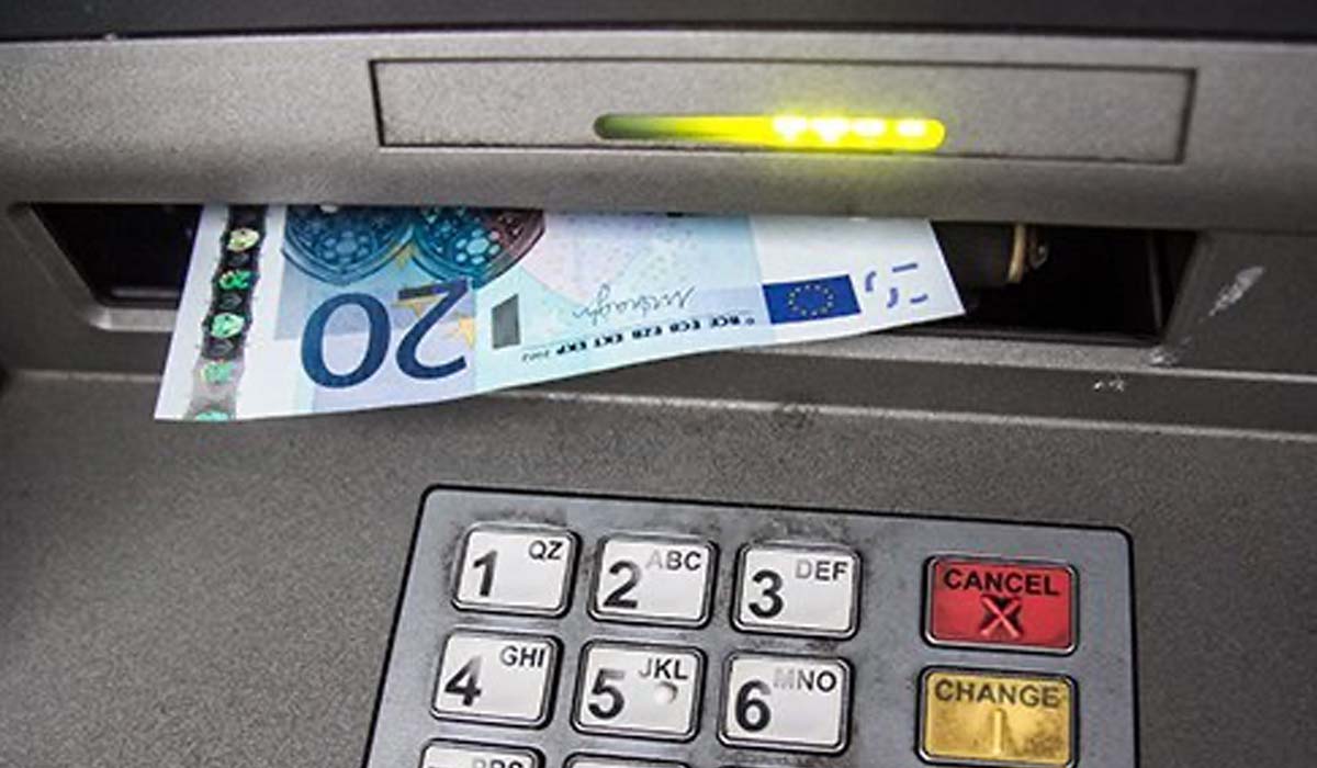 O novo truque da nota no multibanco: Saiba como funciona este esquema ...
